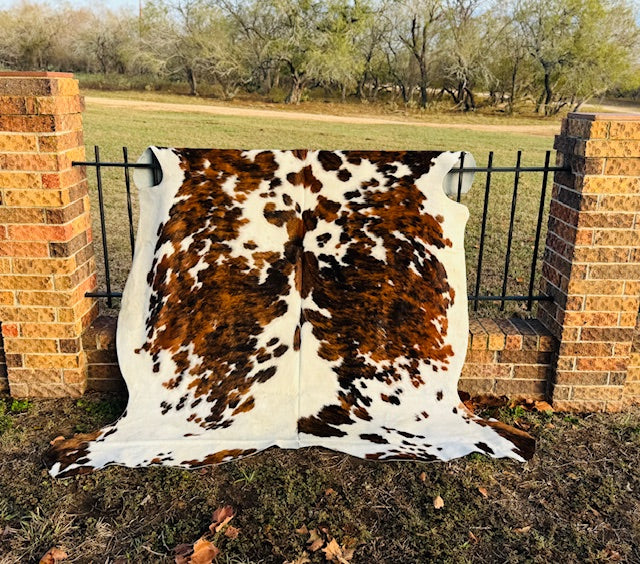 Extra Large Cowhide - Light Brown Tri Colored – Holifield Designs